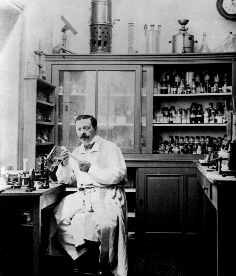 The Mérieux family - Musée des sciences biologiques Dr Mérieux